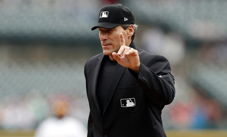 5 HERRAMIENTAS DE UN ÁRBITRO DE BÉISBOL - MLBPTY