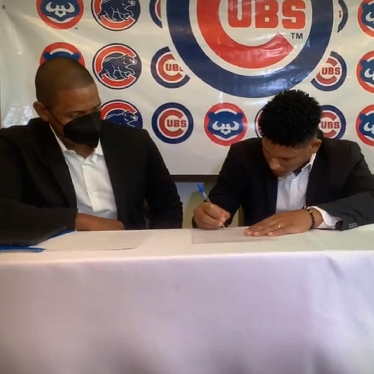 ADÁN SÁNCHEZ FIRMA 1.5 MILLONES CON LOS CUBS - MLBPTY